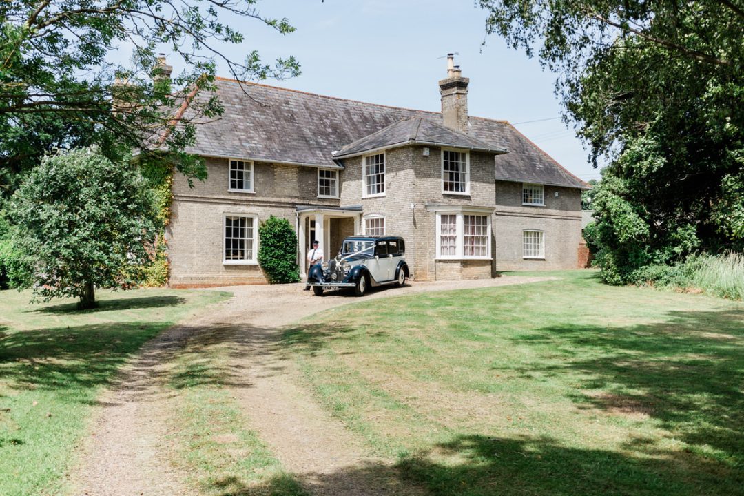 Le Talbooth wedding with a beautiful golden hour